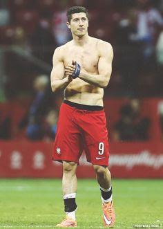 Lewandoski breaks record, scores 5 goals in nine minutes | FactsDom