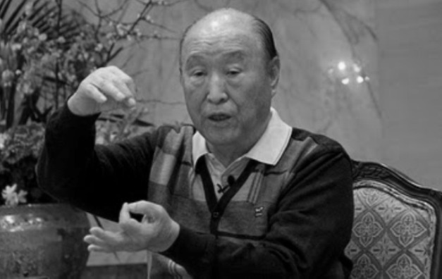 Sun Myung Moon, o reverendo "Moon", morreu aos 92 anos em Seul.