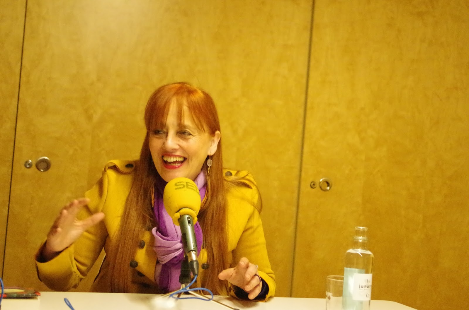 Encuentro con Laura Castañon por la noche que no paró de llover ...