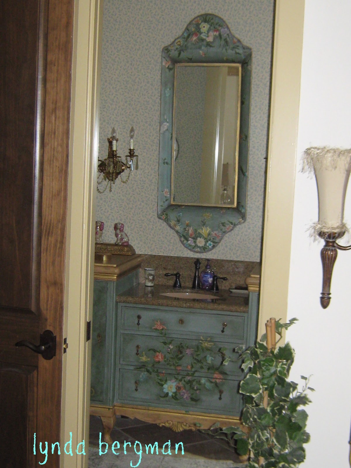 LYNDA BERGMAN DECORATIVE ARTISAN