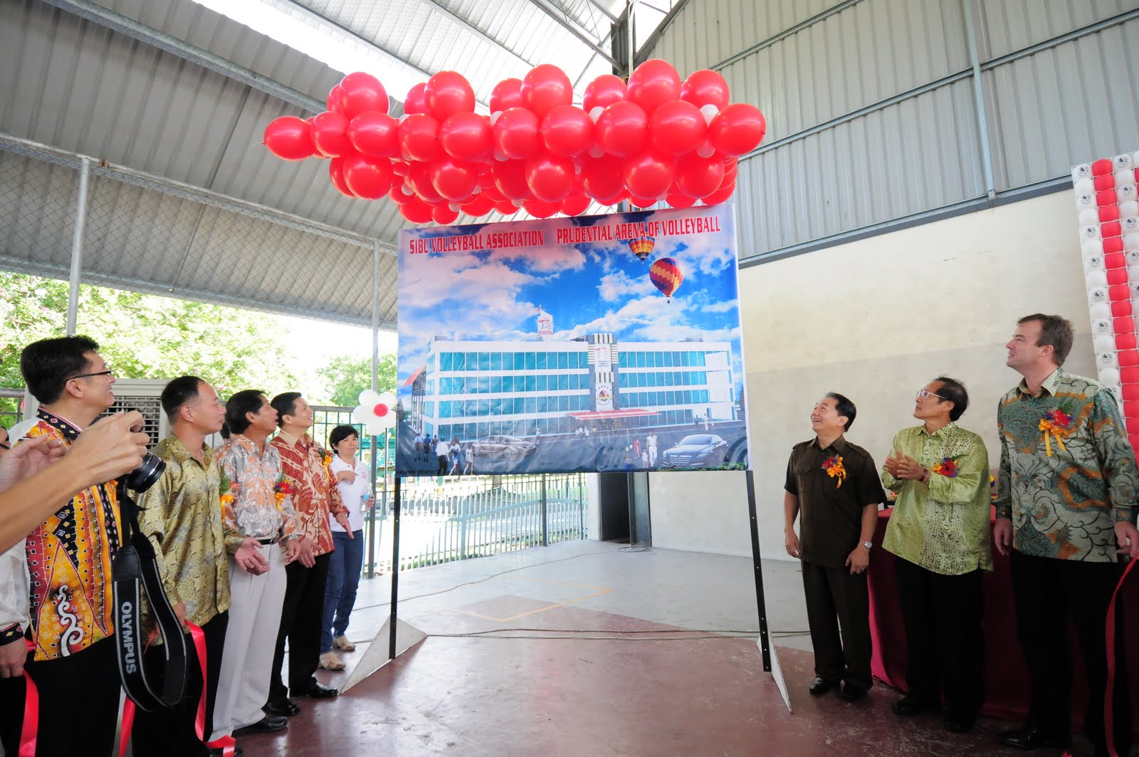 Balloon decorations for weddings, birthday parties, balloon sculptures ...