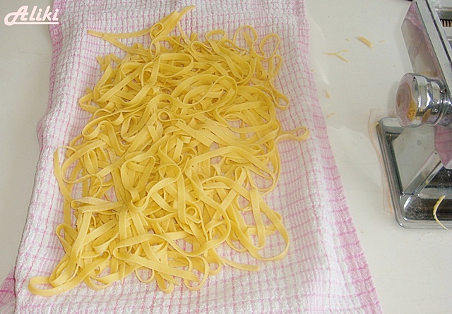 Mamina jela: Domaći široki rezanci, kako ih još niste pravili :)