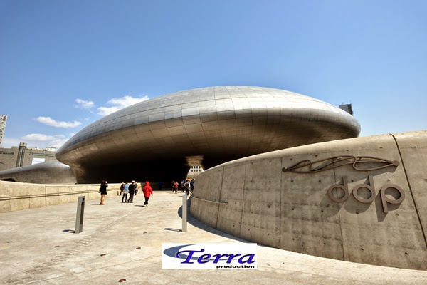 DDP (Dream, Design, Play) in Seoul / 동대문디자인플라자(Dongdaemun Design Plaza ...