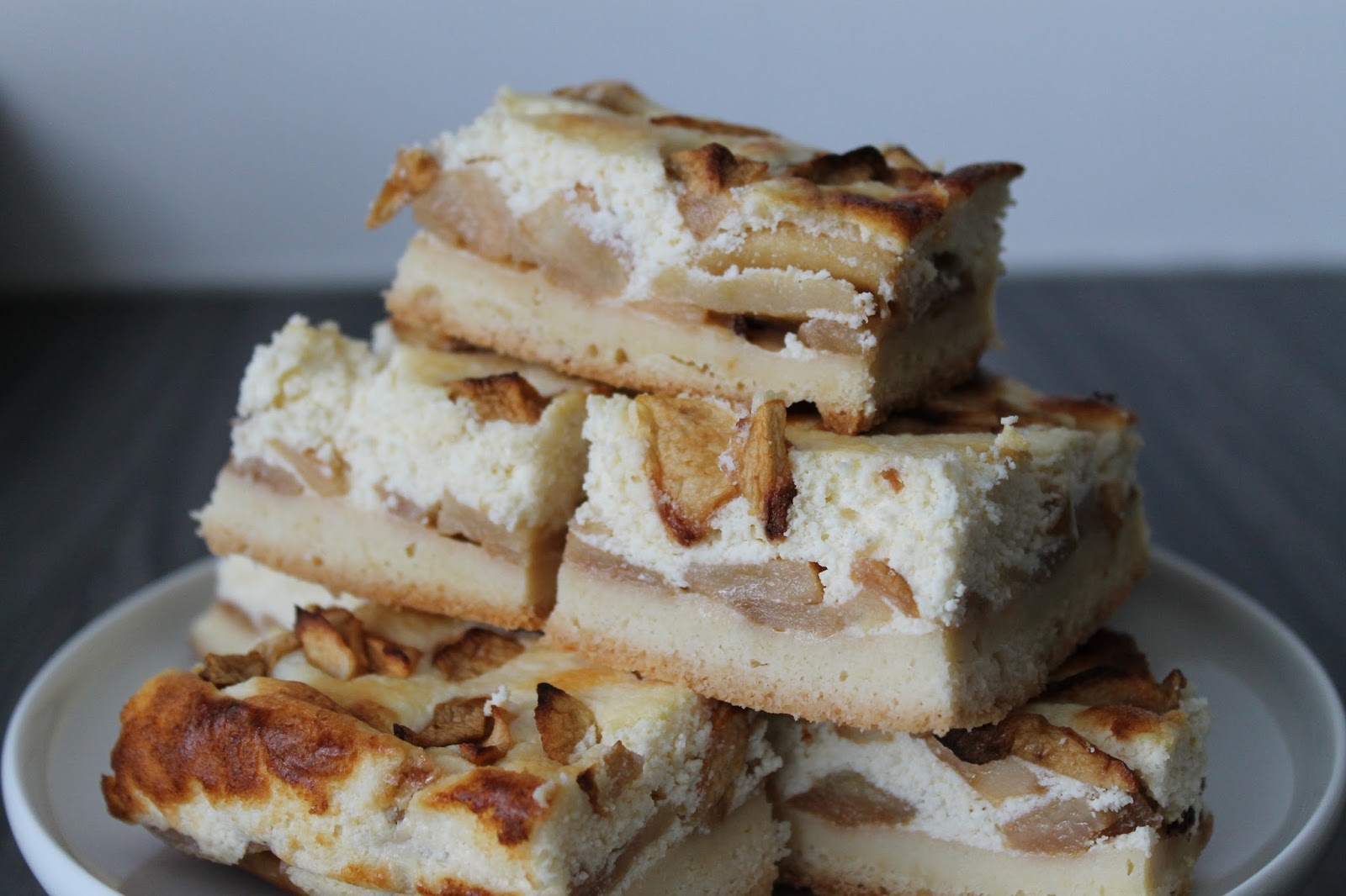 Kaidi kokkab: Kohupiima-keefirikattega õunakook