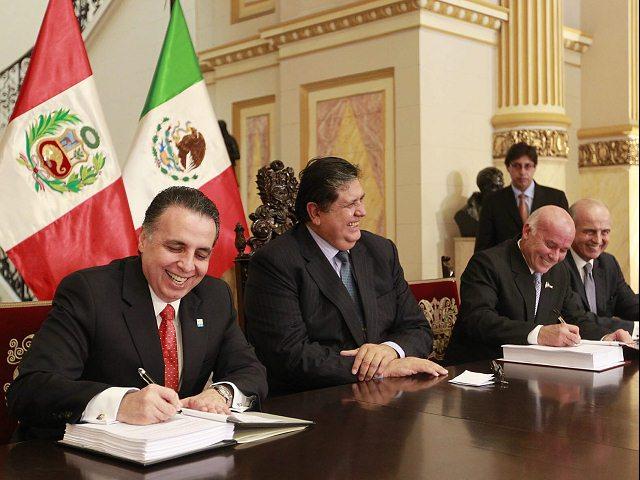 .: Perú y México firman Tratado de Libre Comercio