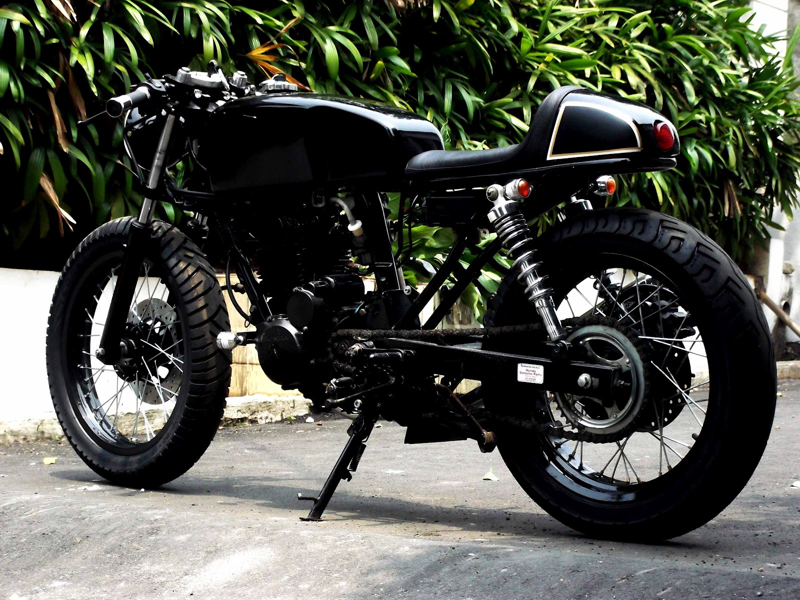 anti theory design: HONDA TIGER CAFE RACER ( hantu laut custom )