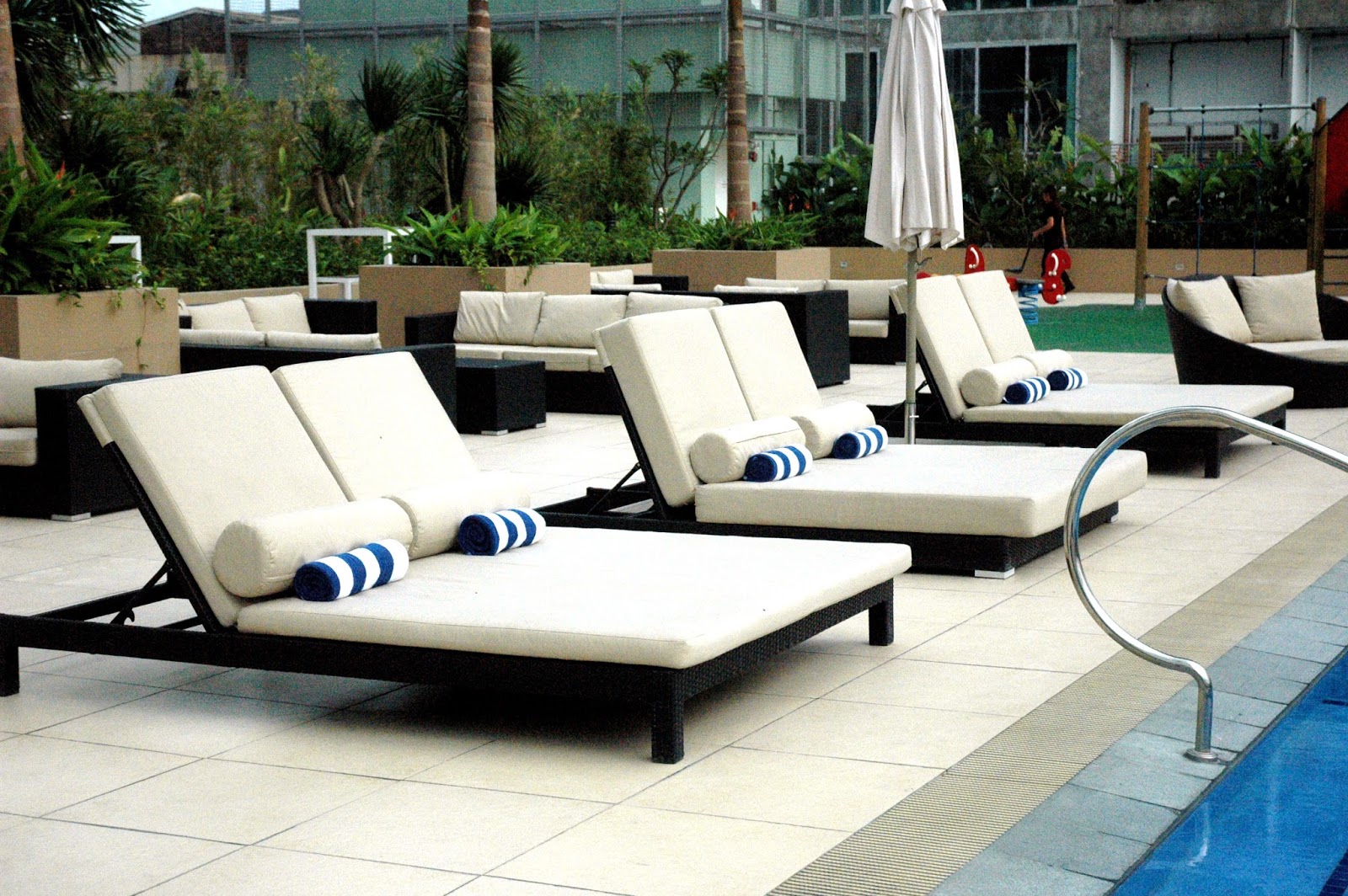 DUDE FOR FOOD: Novotel Manila: Luxury Comes to Quezon City