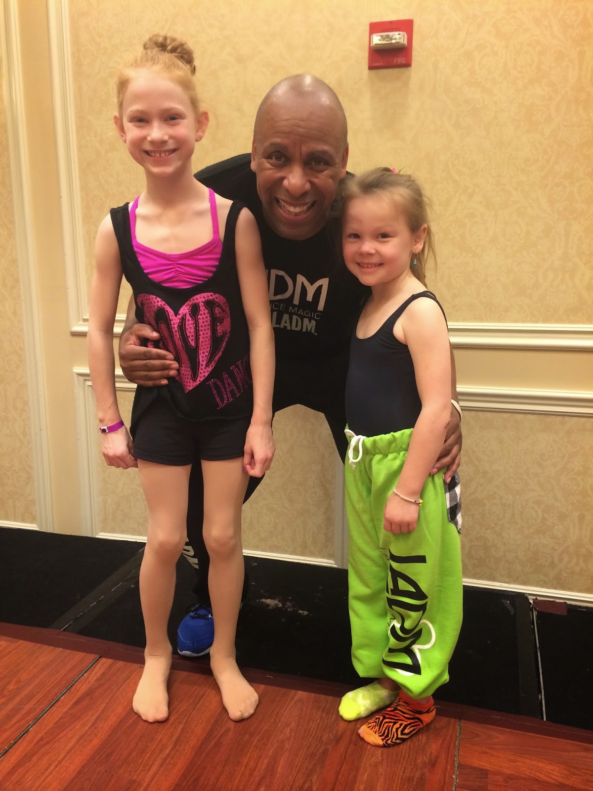 Mojoy: Dance competition, baby!