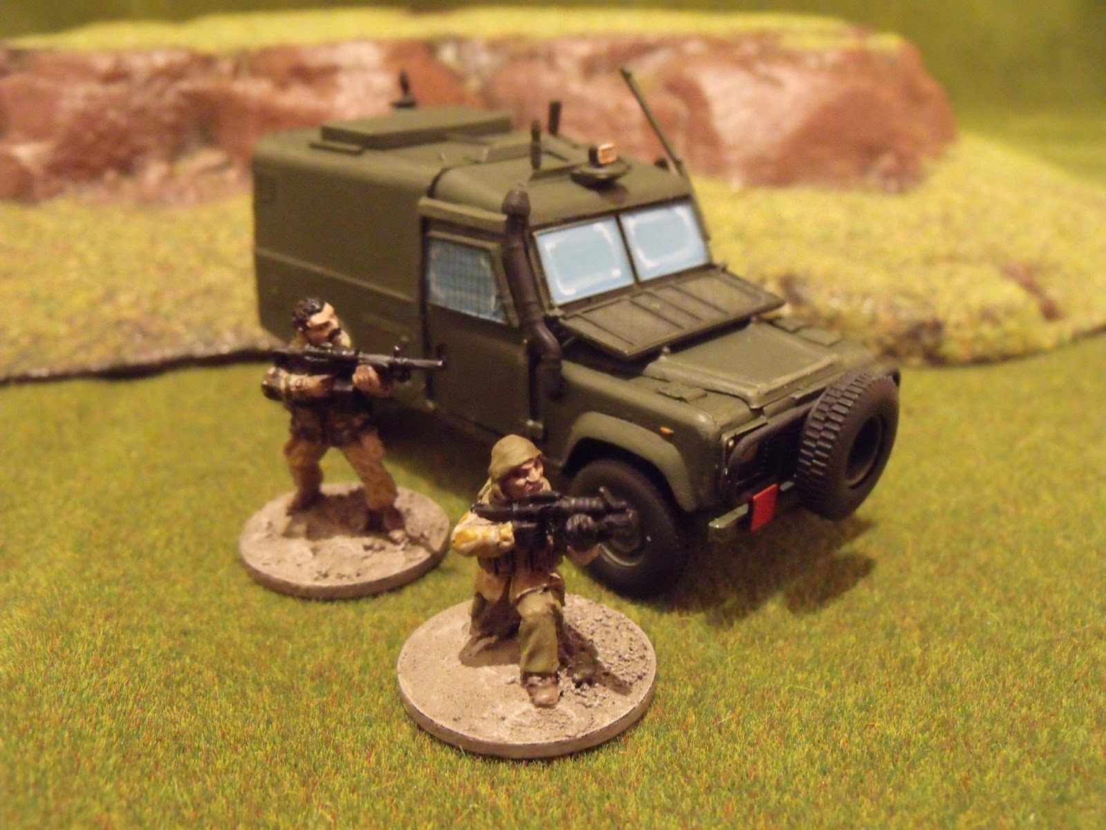 Four Colour Super Minis: Force on Force: Snatch Land Rover
