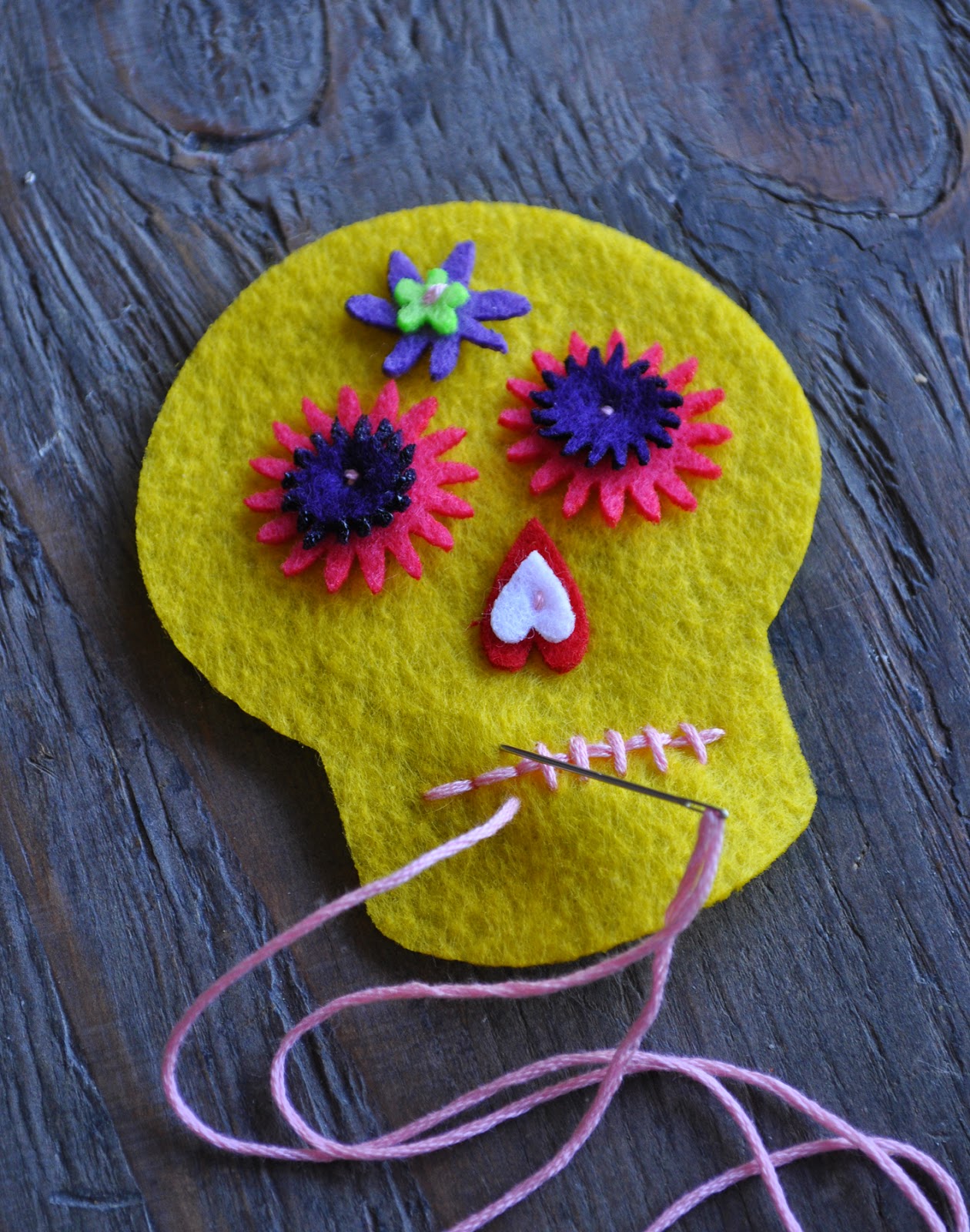 Artelexia: Day of the Dead DIY #21: Embroidered Felt Sugar Skull