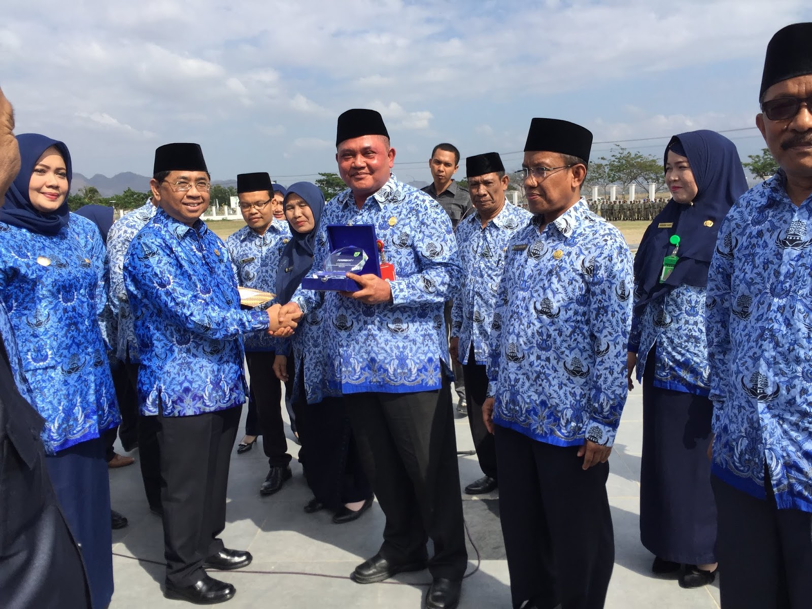 DINAS PEKERJAAN UMUM DAN PENATAAN RUANG (PUPR) MEMPEROLEH JUARA 1 LOMBA ... DINAS PEKERJAAN UMUM DAN PENATAAN RUANG (PUPR) MEMPEROLEH JUARA 1 LOMBA ...