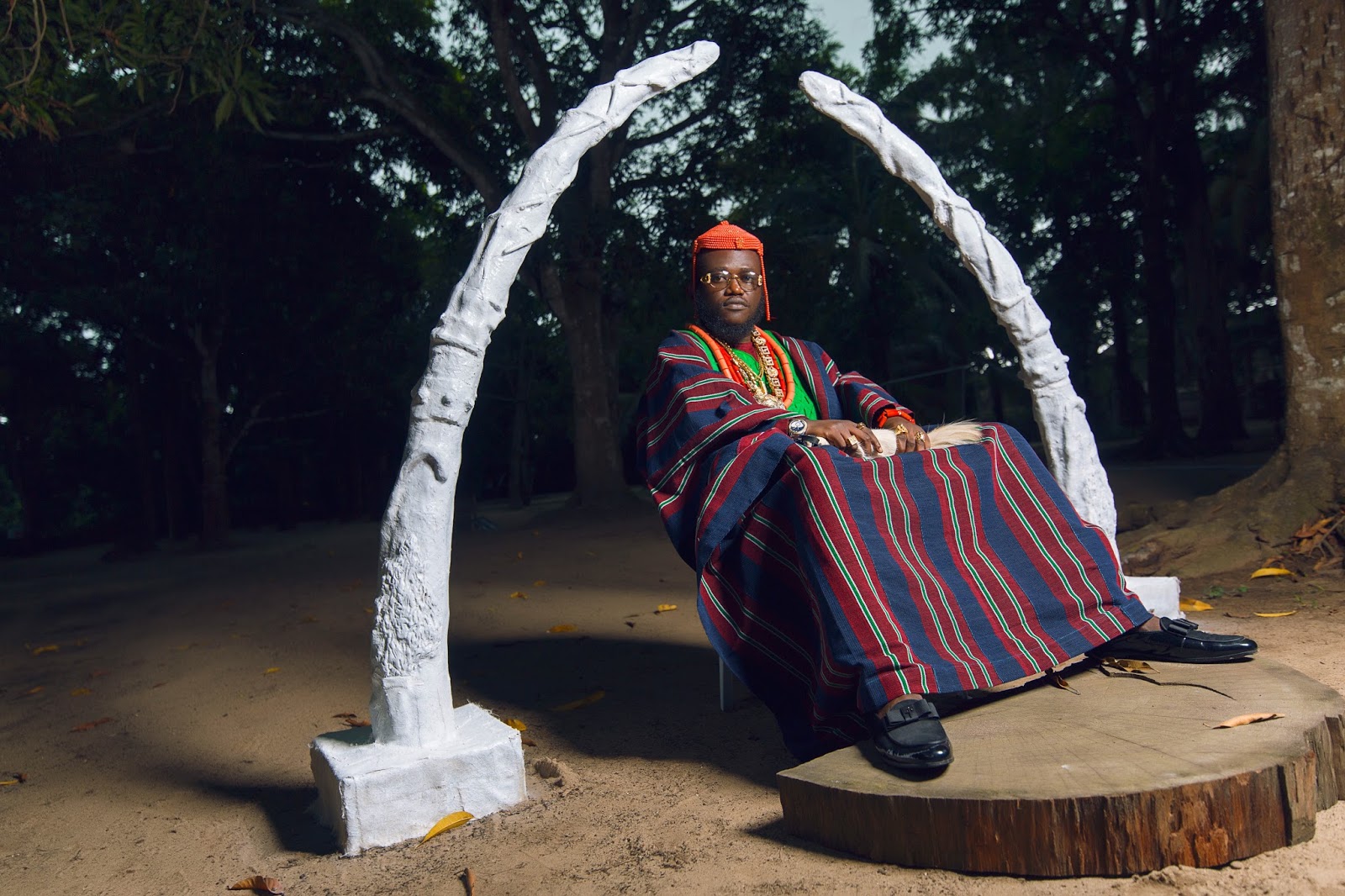 Freddy Poundz recreates iconic photo of Oba Olateru Olagbegi II