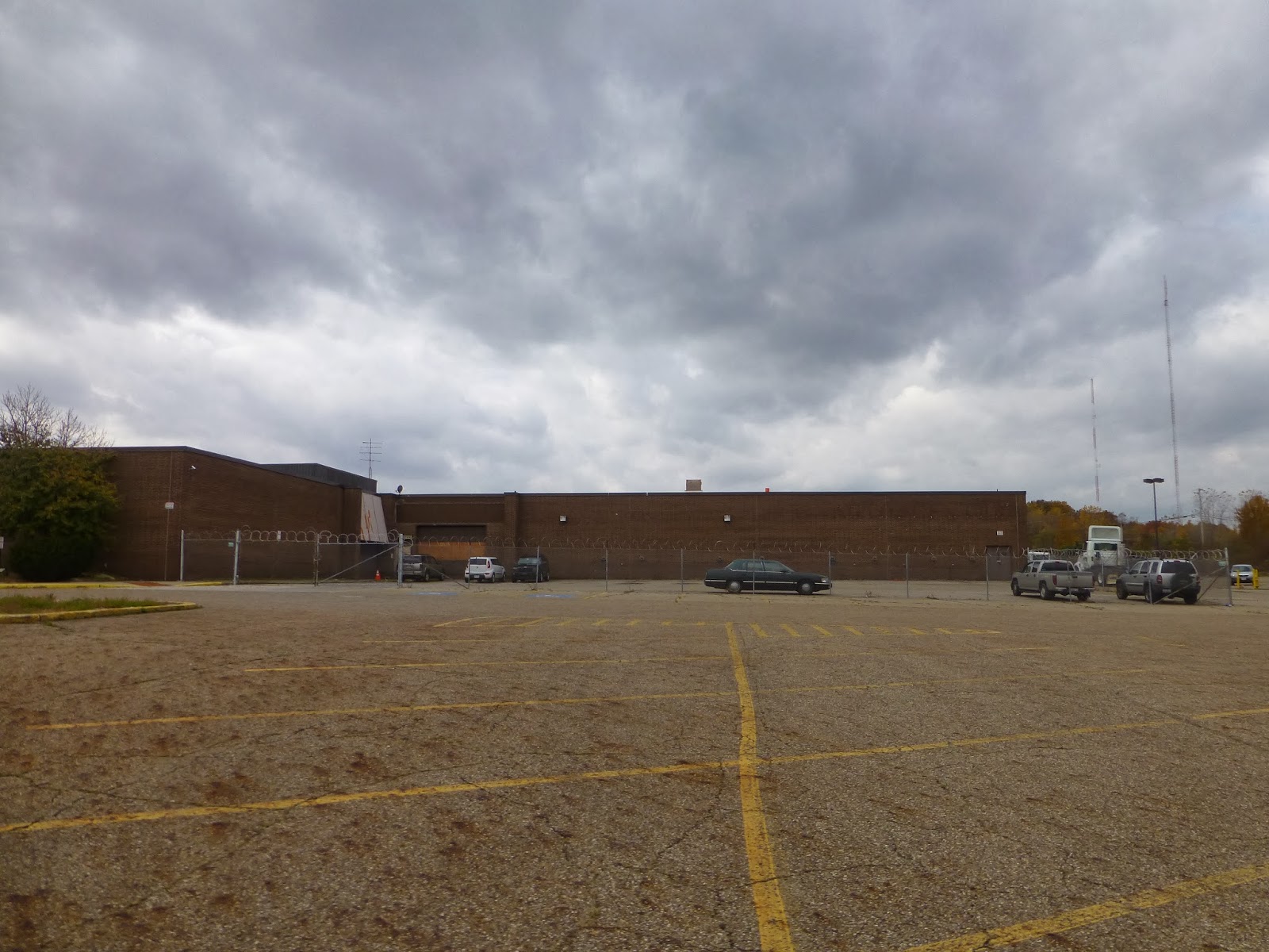 Dead and Dying retail: Rolling Acres Mall in Akron, Ohio