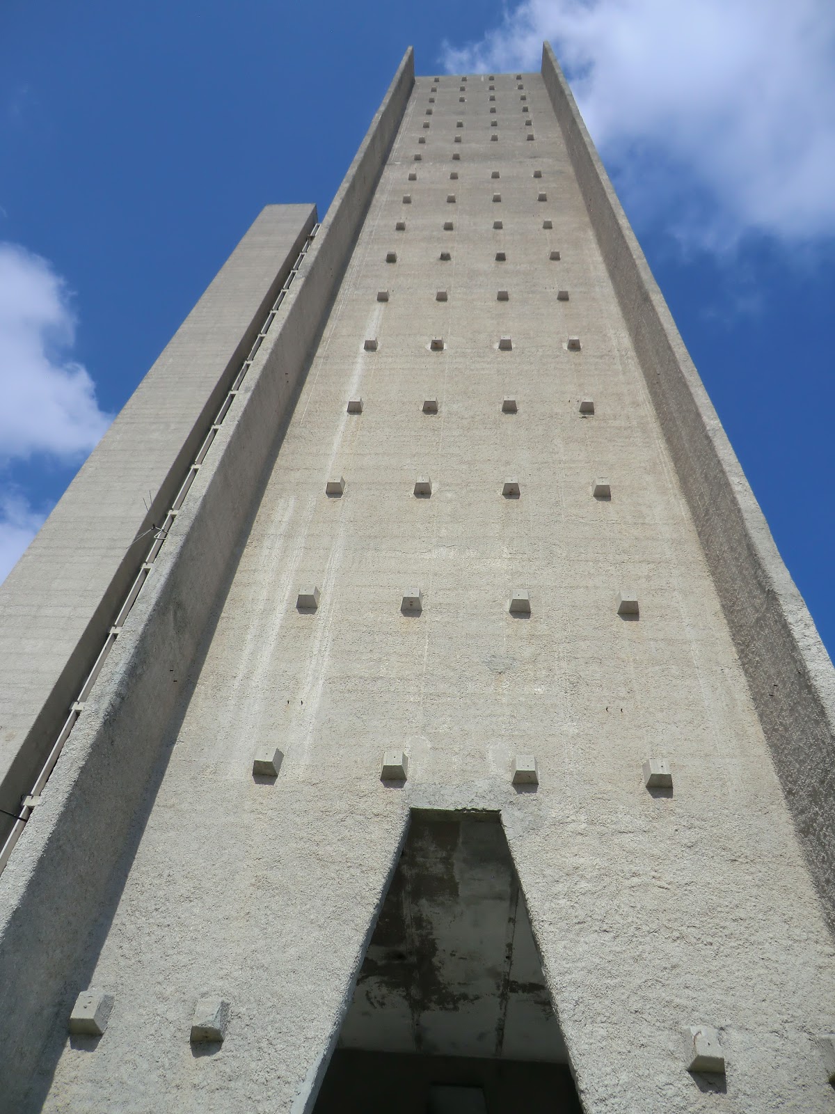 Adventures in Architecture Around the World: August 2012