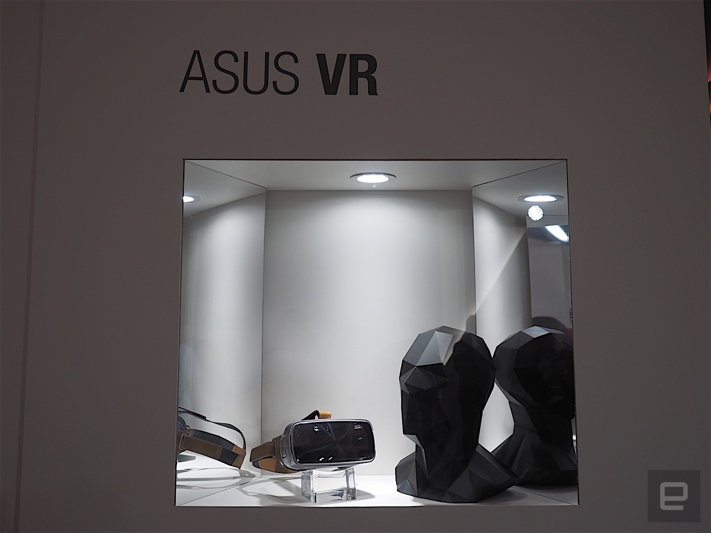 LandoTech Reviews: First look at ASUS' me-too VR headset