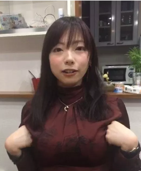 ‘전설의 EDD-202’ 유명 AV 배우 아프리카TV BJ로 데뷔