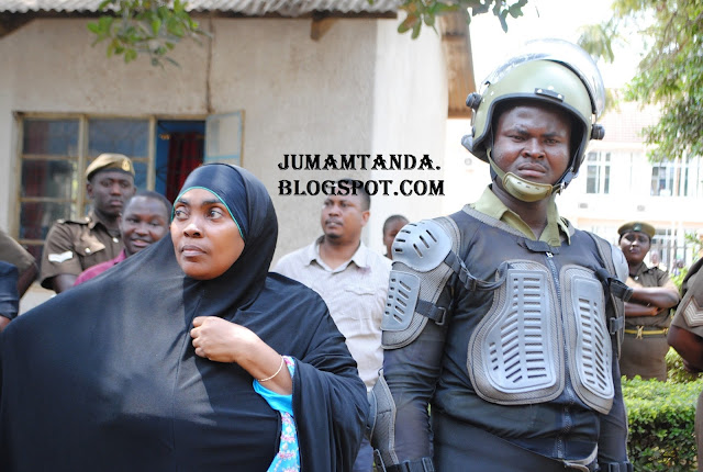 TASWIRA YA MKE WA SHEIKHE PONDA ISSA PONDA MAHAKAMA YA HAKIMU MKAZI ...