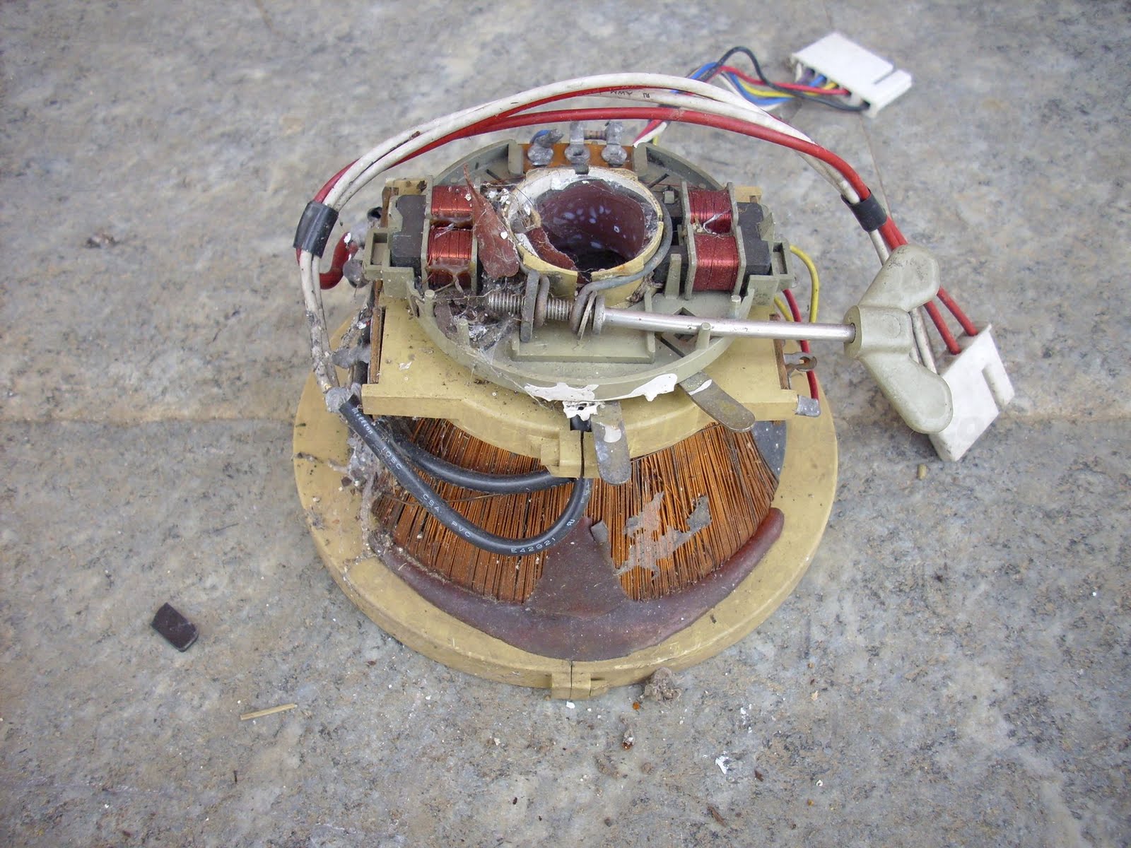 Obsolete Technology Tellye !: DEFLECTION COIL AND YOKE IN CRT PICTURE ...