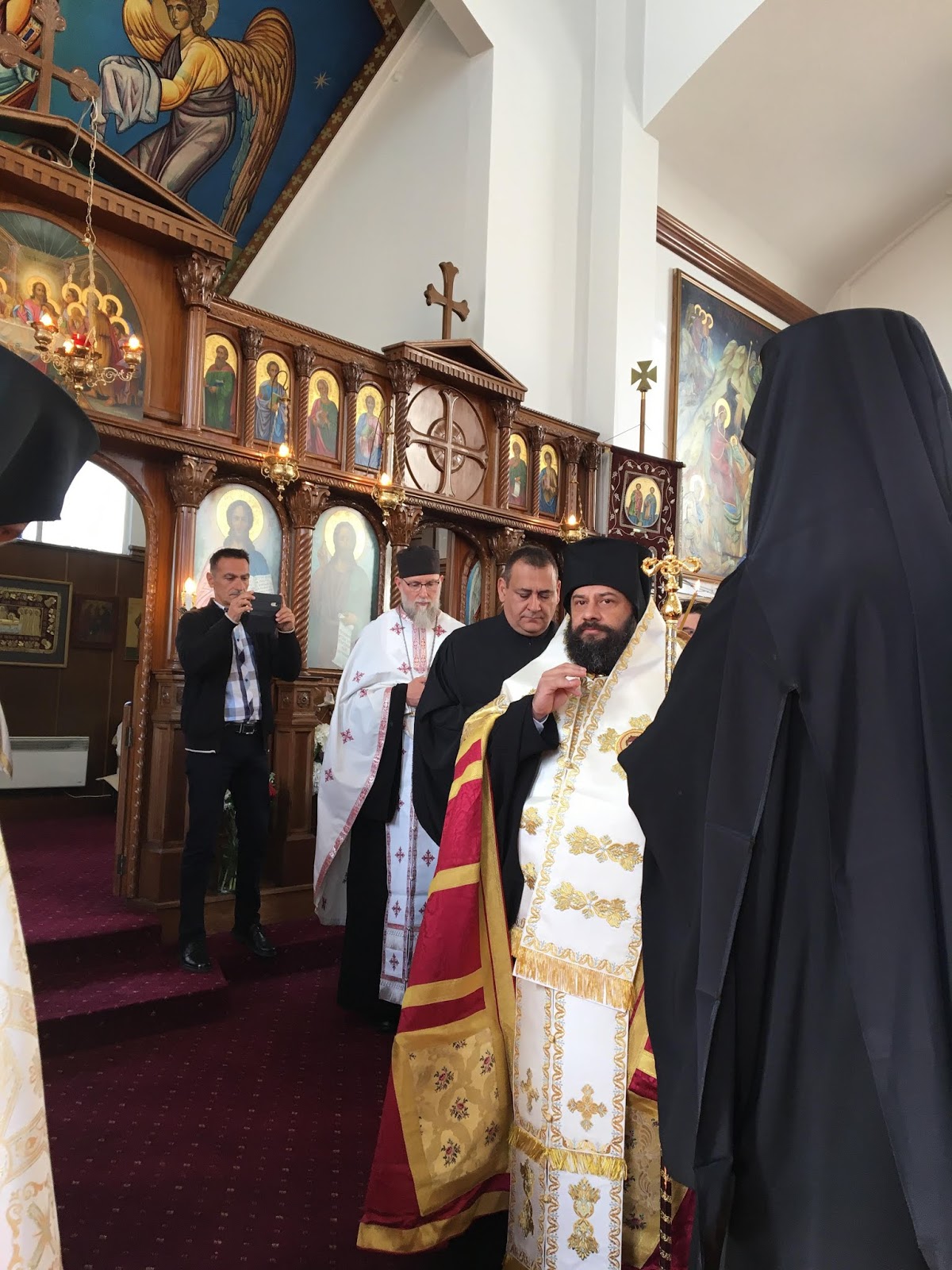 ΦΩΣ ΦΑΝΑΡΙΟΥ: Η ΕΝΘΡΟΝΙΣΗ ΤΟΥ ΝΕΟΥ ΜΗΤΡΟΠΟΛΙΤΟΥ ΝΕΑΣ ΖΗΛΑΝΔΙΑΣ ΜΥΡΩΝΟΣ ...