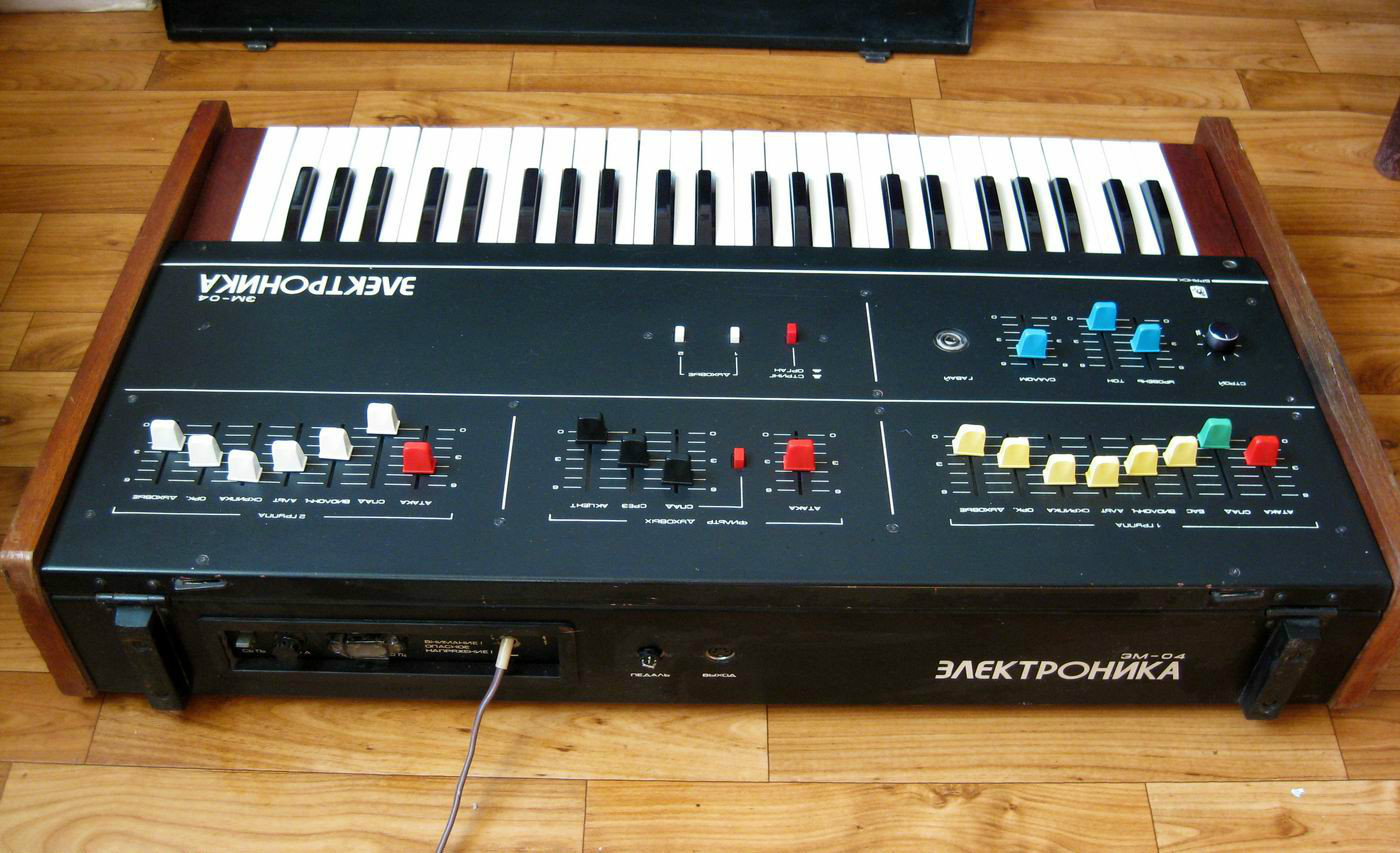 MATRIXSYNTH: ELEKTRONICA EM-04 - Soviet Synth String-Machine SN 861479