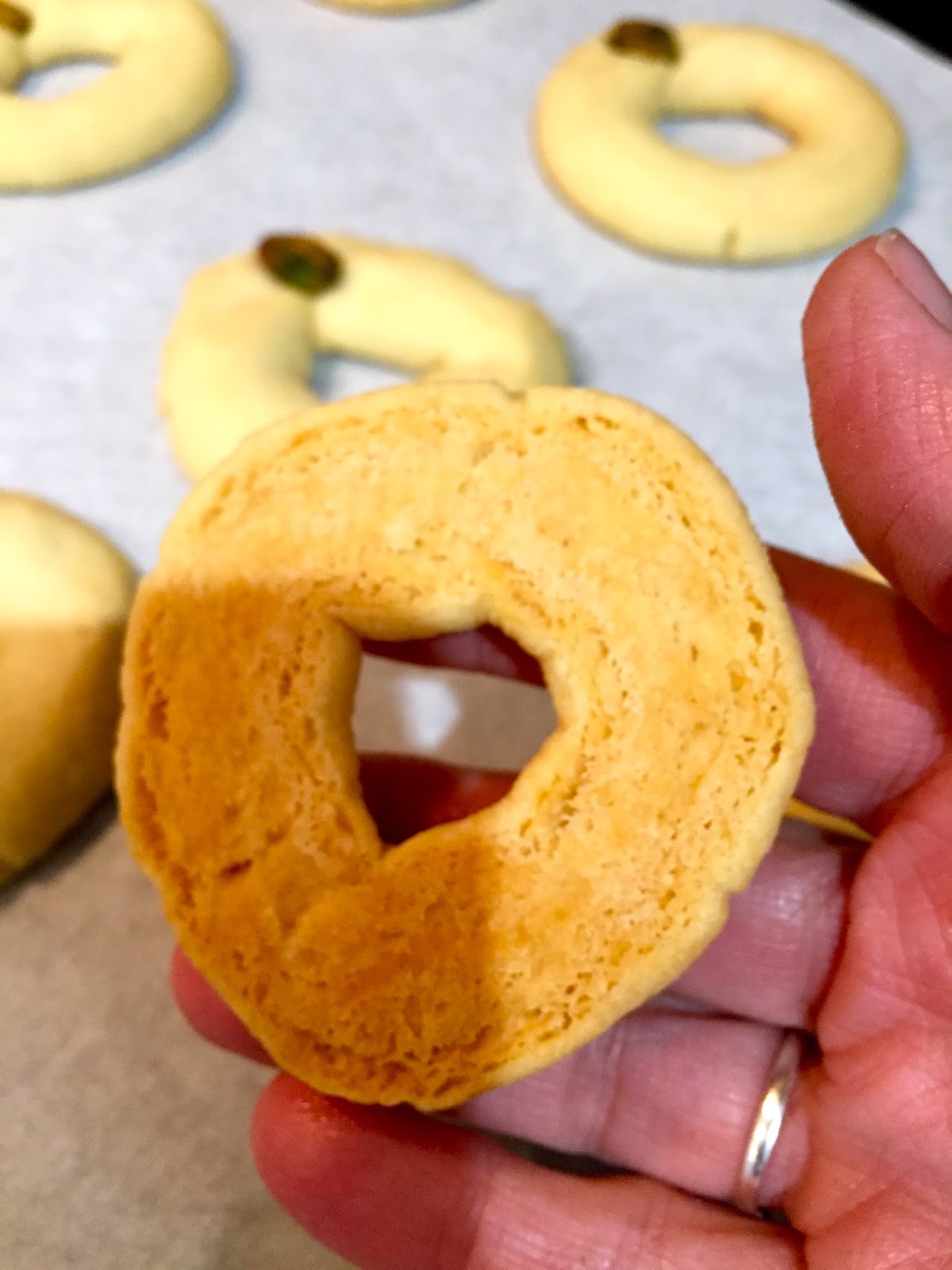 My Mother's Apron Strings: Gurabia (Middle Eastern Shortbread Rings)