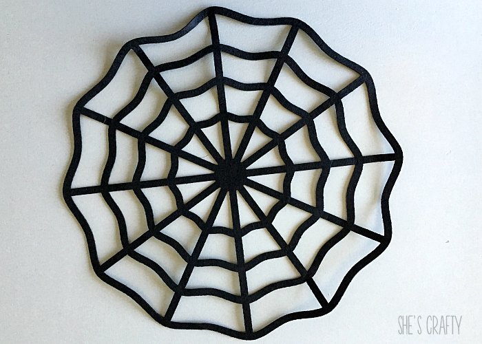 She's Crafty: Embroidery Hoop Spider Webs- Halloween Decorations