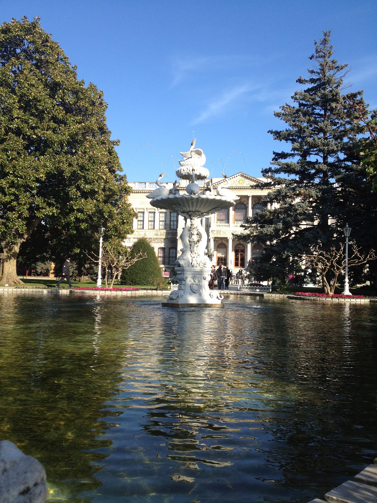 Almzn: Dolma Bahja Palace