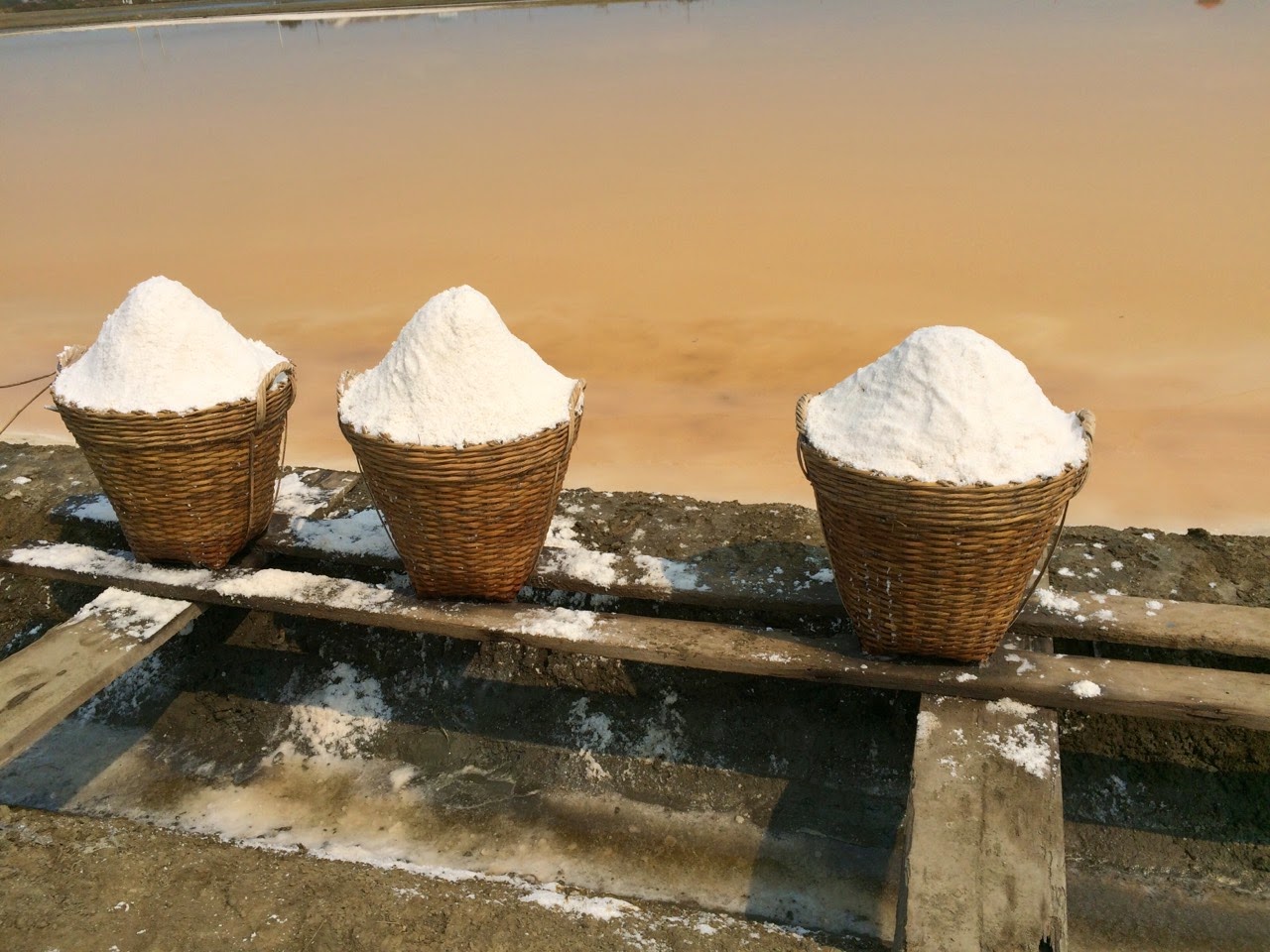 travel phetchaburi Thailand guide: sea salt farm in Ban Laem District ...