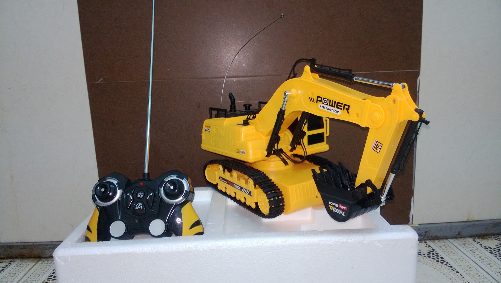 oto dieu khien tu xa, xe xuc dat dieu khien: Xe xúc đất- máy cần cẩu ...