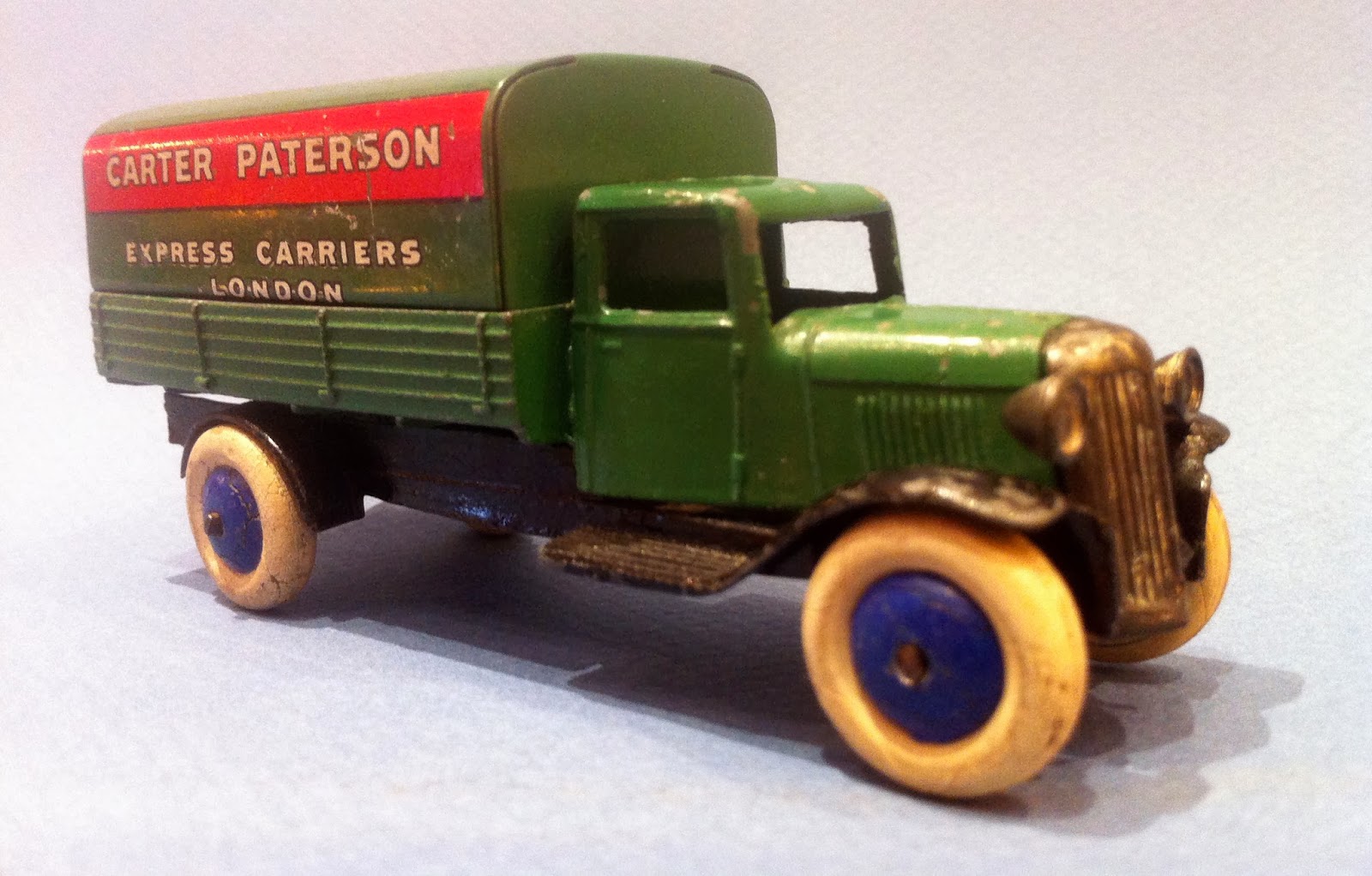 I wish I were a british boy in the 30's: Carter Paterson covered wagon