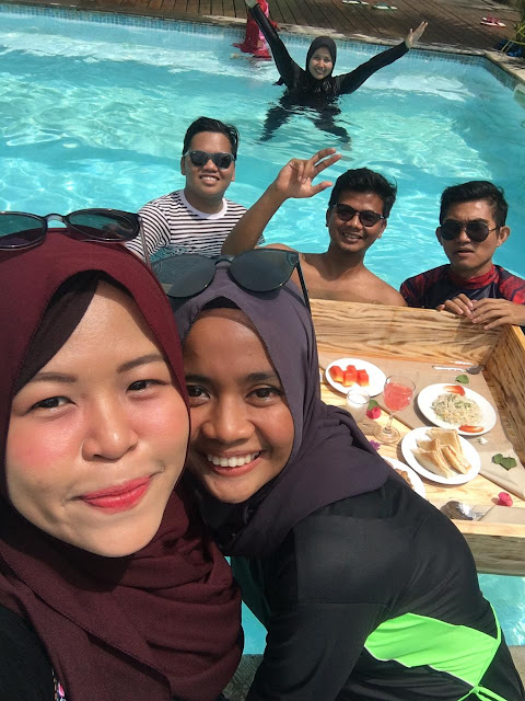 Menikmati Paket Floating Hi Tea di De Cliff Cafe dan Floating Breakfast ...