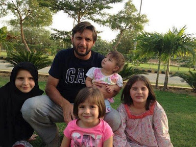 Very Beautiful and Cute Children : Shahid Afridi Daughters