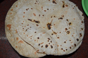 Vaniensamayalarai: Pulka Fulka (Indian soft bread) with broad beans