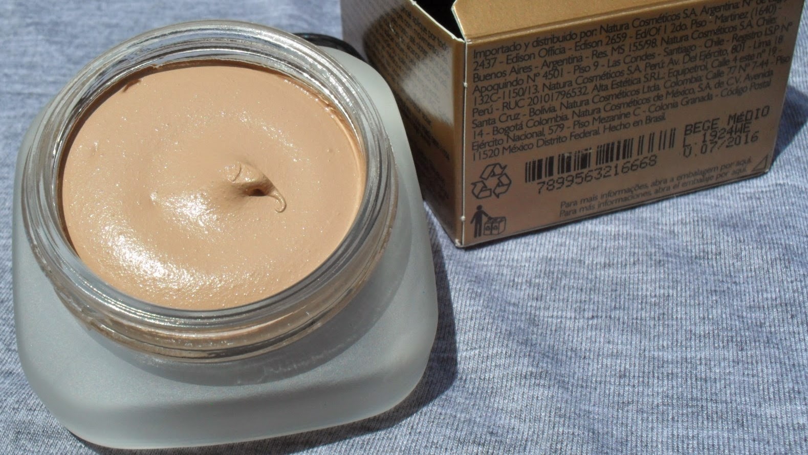 Brincando de se Maquiar: Base Mousse Efeito Pó da Natura Una