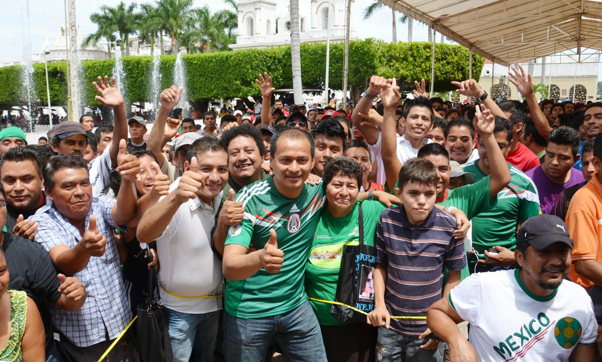 Diario Poderes: Samuel Chacón convive con Miles de tapachultecos y ...