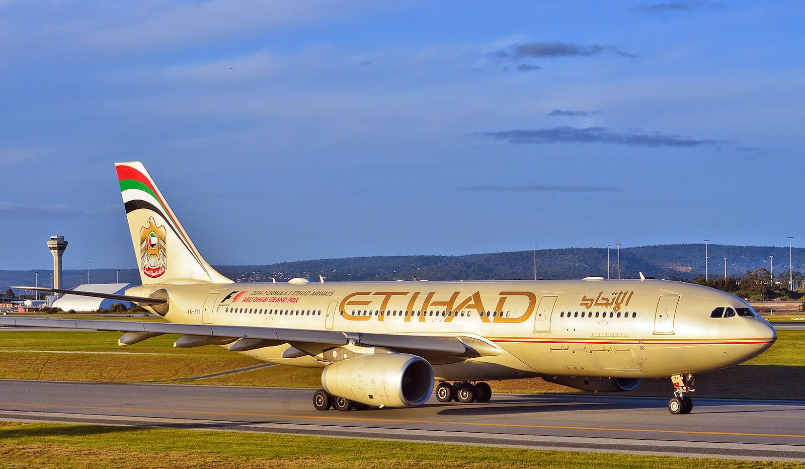Perth Airport Spotter's Blog: First Etihad Airways A330-243 arrives ...
