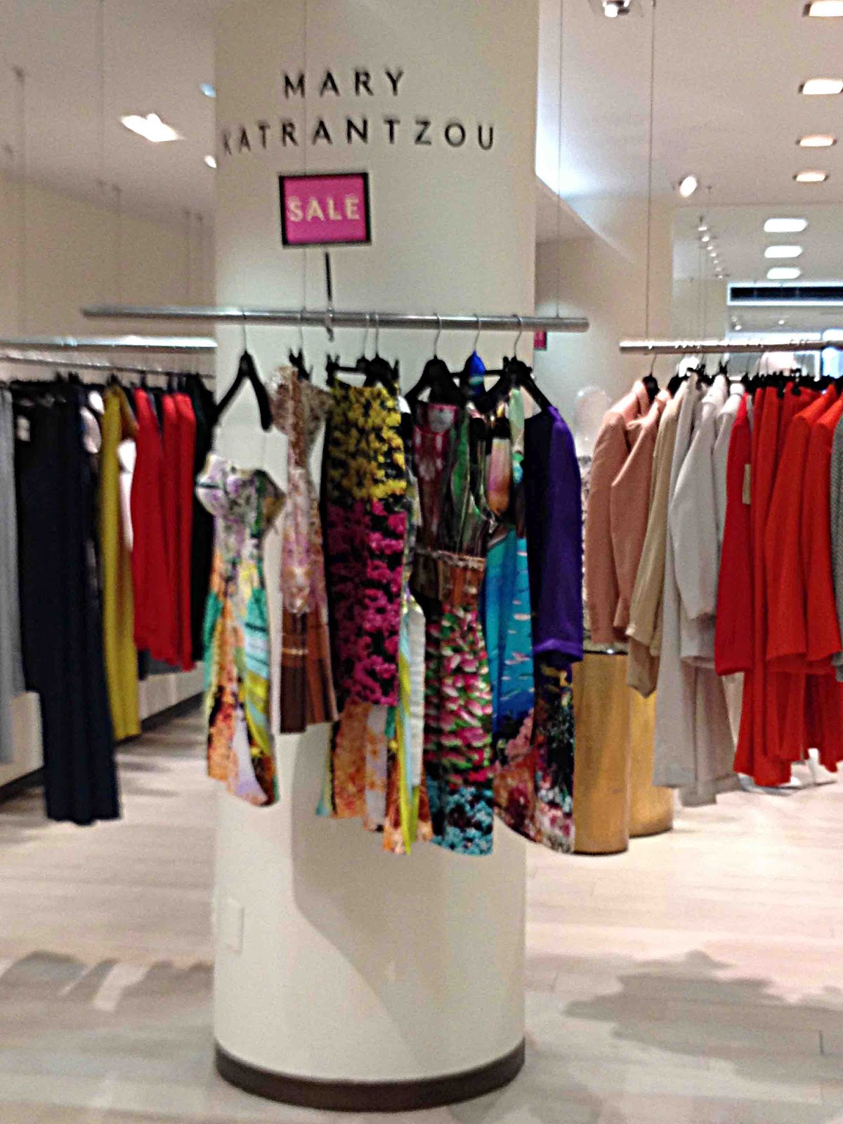 fashiontent: New York Manhattan Luxury store Barney's leads in clever ...