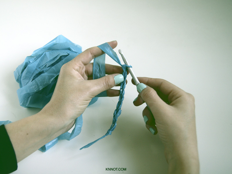 TEJER CON BOLSAS DE PLÁSTICO. PLARN DIY | KNNOT.COM