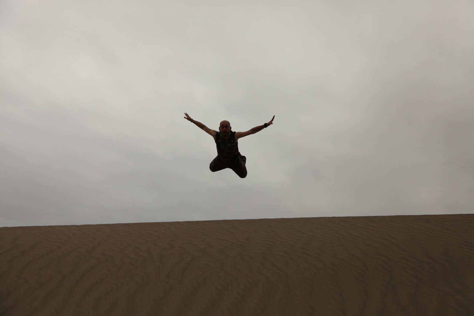 JUMPING PICTURES: Find the difference between jumping and flying