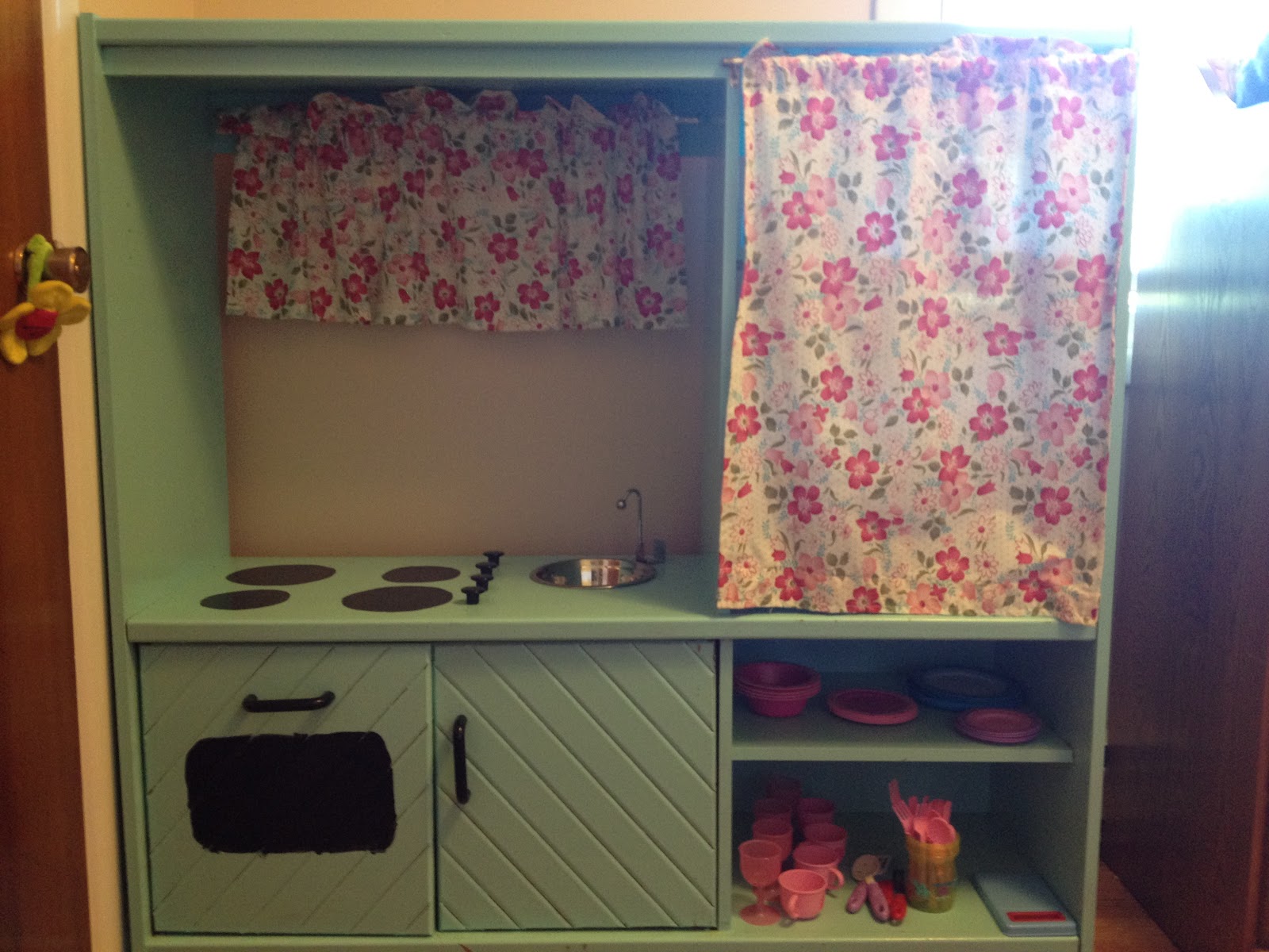 Crafty Kris: DIY Play Kitchen - Furniture Makeover