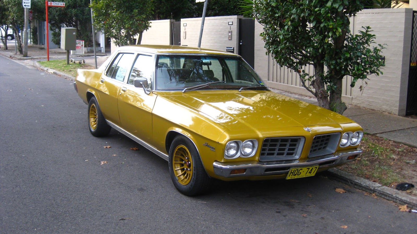 Aussie Old Parked Cars: 1974 Holden HQ Statesman de Ville