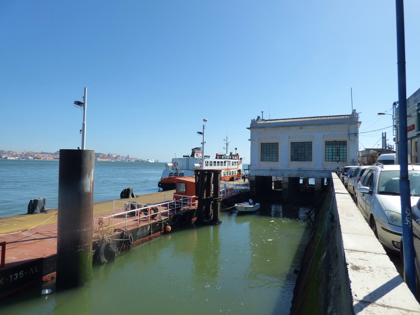 Viajar e descobrir: Portugal - Almada- Cacilhas - Terminal fluvial de ...