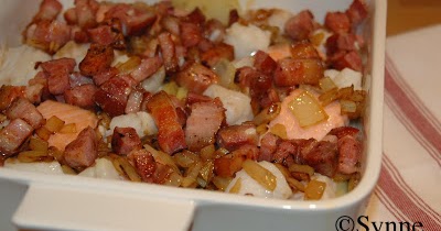 ganske enkelt: Fisk i form med løk og bacon