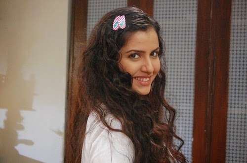 Get India TV Actress Biography and HD Images: Smriti Kalra Wallpapers