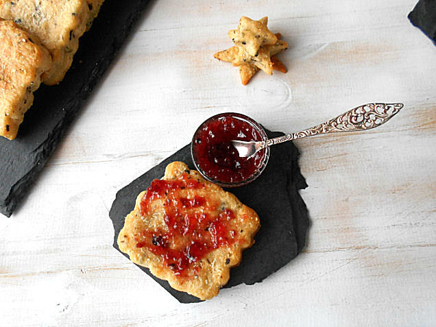 Tostas caseiras de parmesão, azeitonas e oregãos Coisas simples são a ...