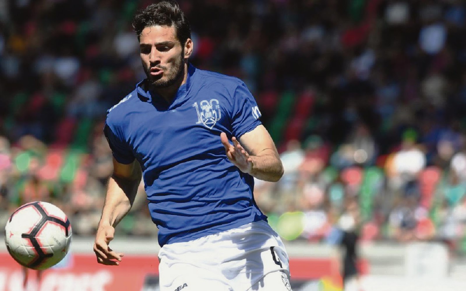 CHIVAS Y AMÉRICA SE PELEAN AL 'POLLO' BRISEÑO - ¡CHIVAS A GANAR!