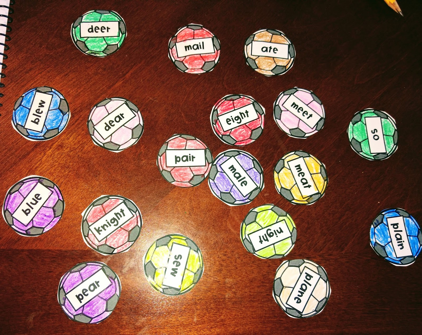 Homophones Interactive Notebook Freebie | The Teaching Bug!