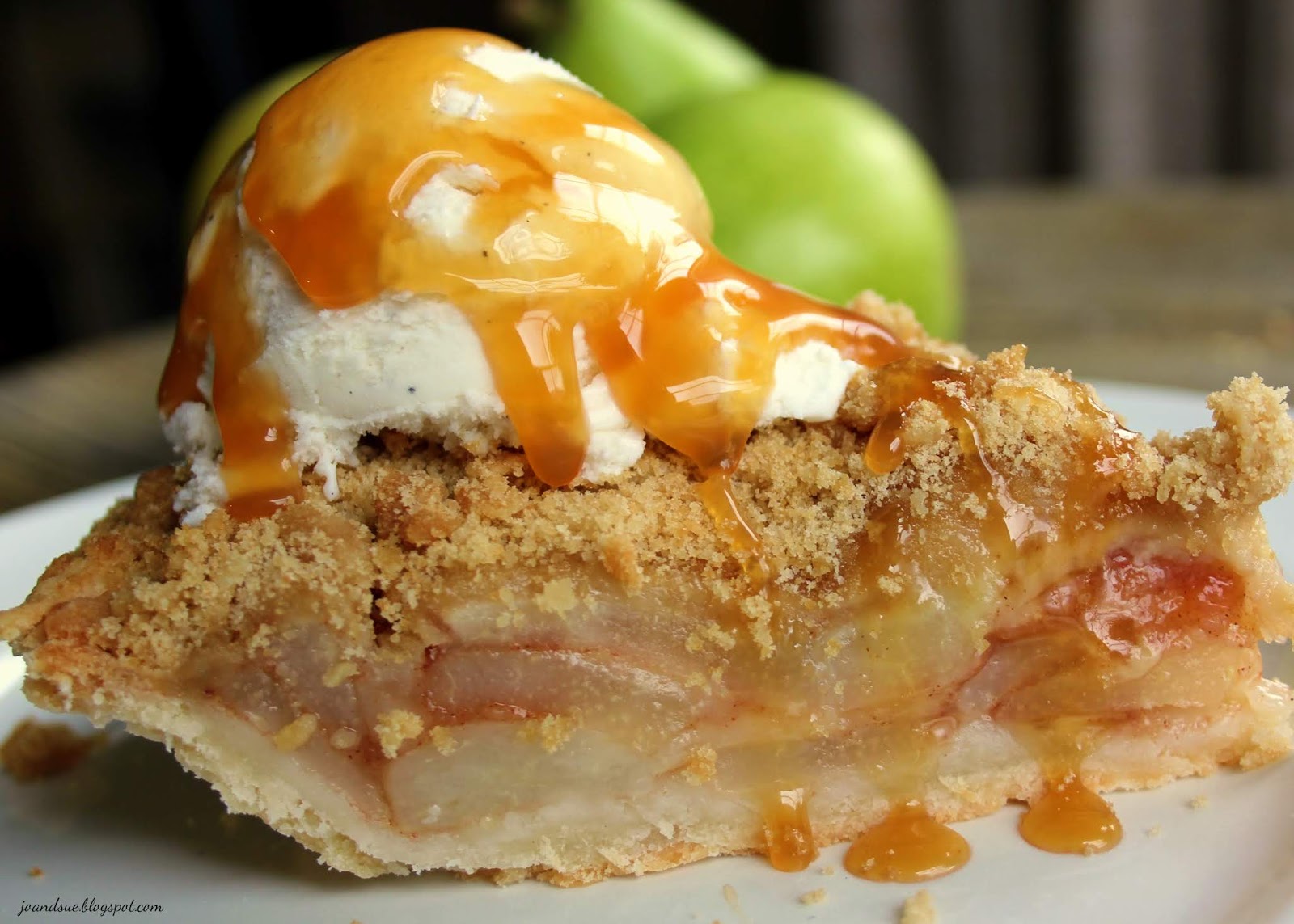 Jo and Sue: Pear Streusel Pie