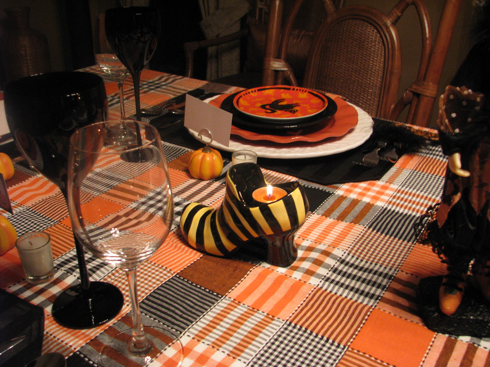 Designs by Pinky: ~~~A BeWITCHing Table!!!~~~