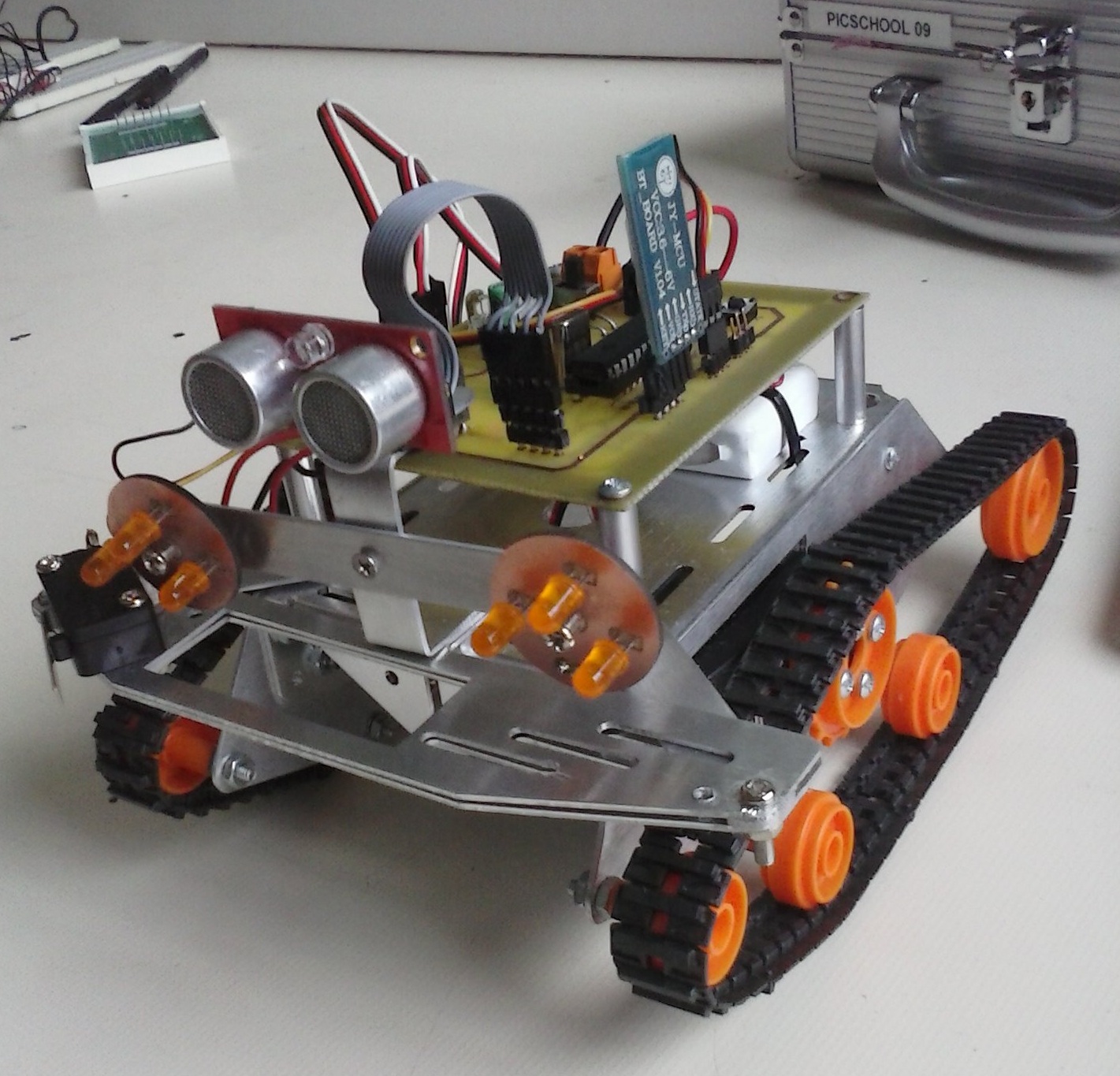 Elektronika LSB: ROBOT EXPLORADOR "CURIOSO"